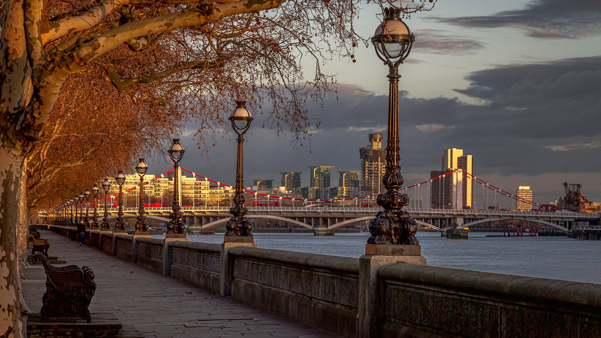 The Ultimate Guide to London: Where to Stay on Every Budget – Walk ...
