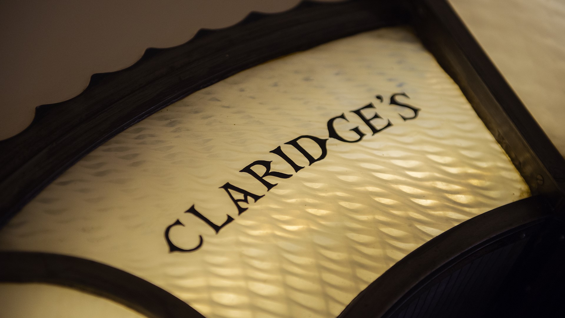 Claridge's Hotel London: Art Deco Luxury – Walk Around London
